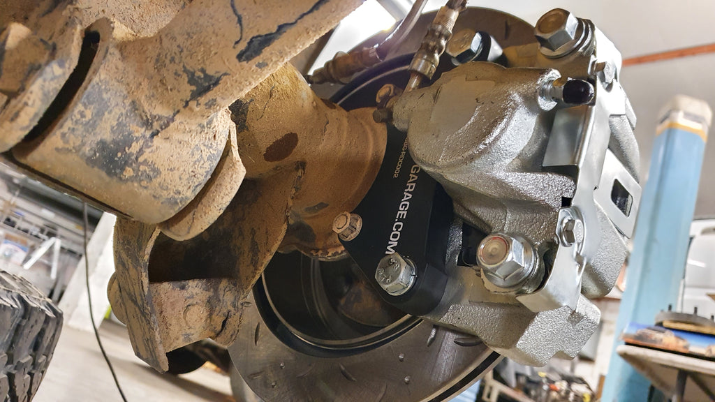 TOYOTA HILUX 4WD REAR DISC BRAKE CONVERSION BRACKETS (Pair) N50, N60 ...